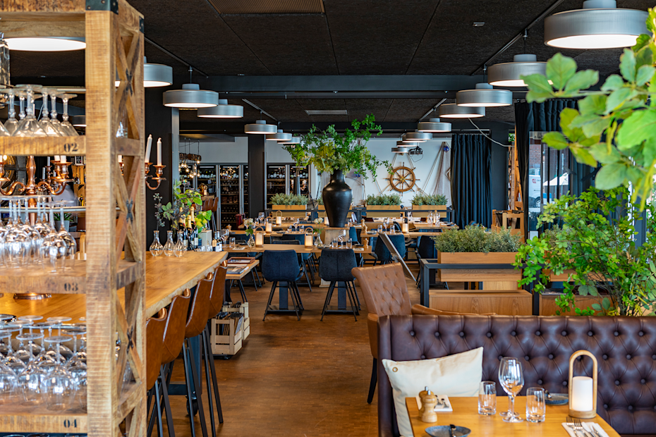 Restaurant Anker weighs in with fabulous food and superlative sound ...