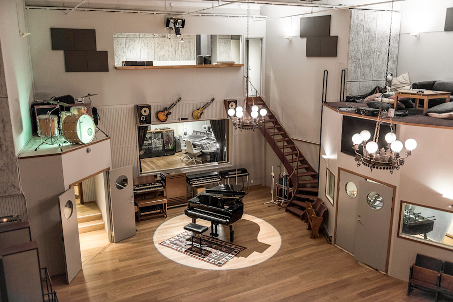 Baggpipe Pipes up in Praise of Genelec - Genelec.com