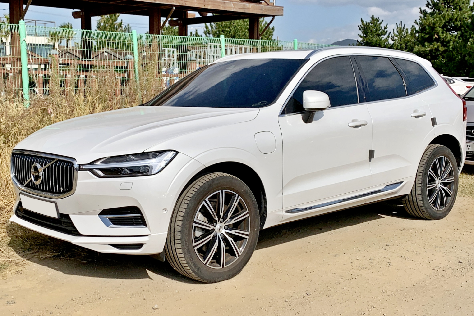 ボルボxc60のバッテリー交換はいくら？交換方法別の費用や所要時間をご紹介｜Seibii