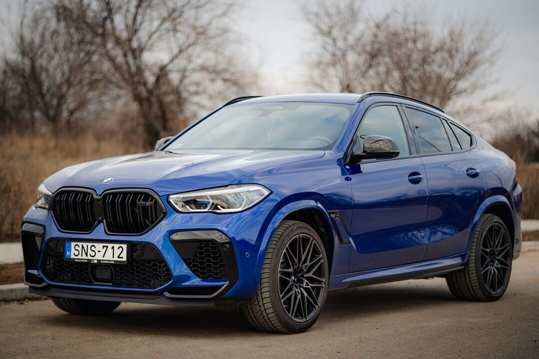 BMW・X6のドラレコ取り付けはいくら？費用や所要時間をご紹介！｜Seibii