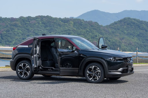 マツダ・MX-30の車検料金はいくら？費用相場や車検費用を安くする方法を紹介！｜Seibii