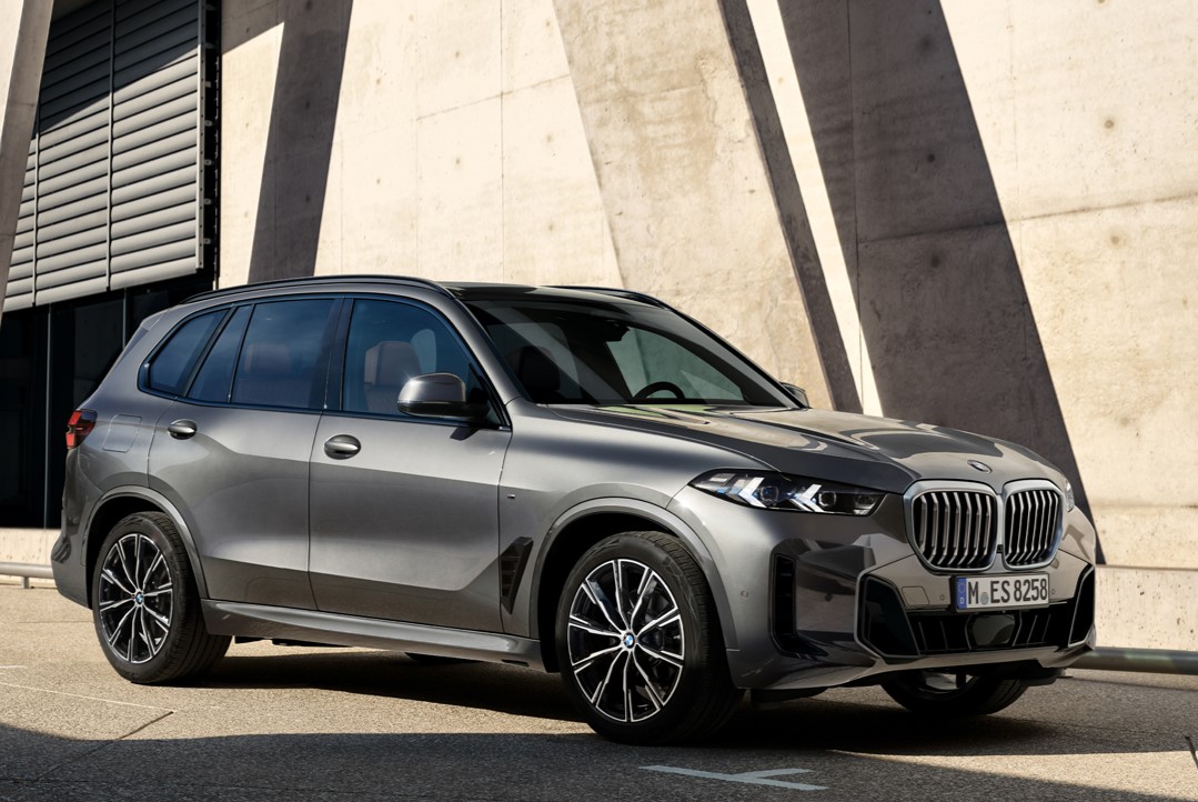 BMW・X5のドラレコ取り付けはいくら？費用や所要時間をご紹介！｜Seibii