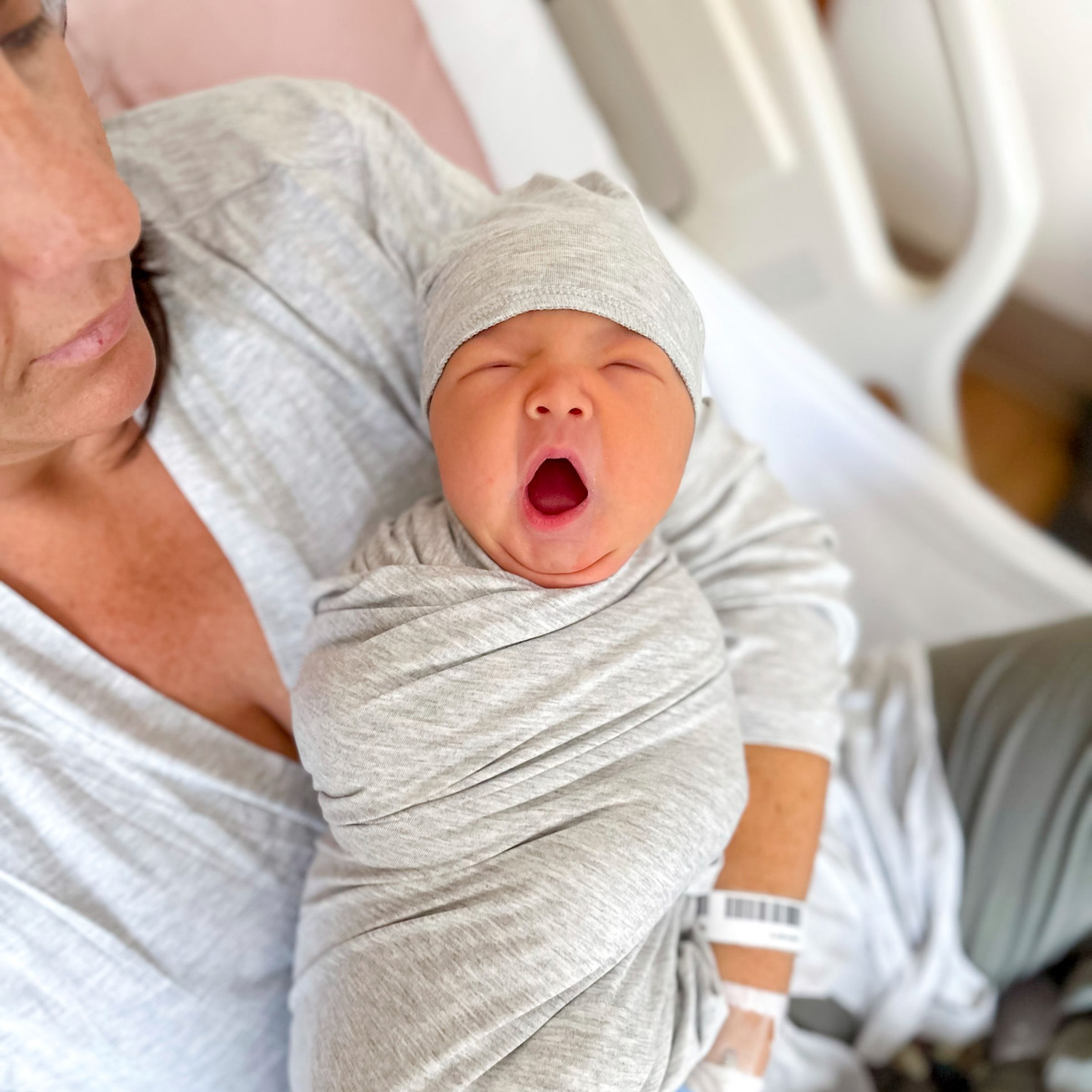 Snuggle Shield Snuggle Shield Gown, Swaddle & Hat Set - Heather Grey, 0 ...