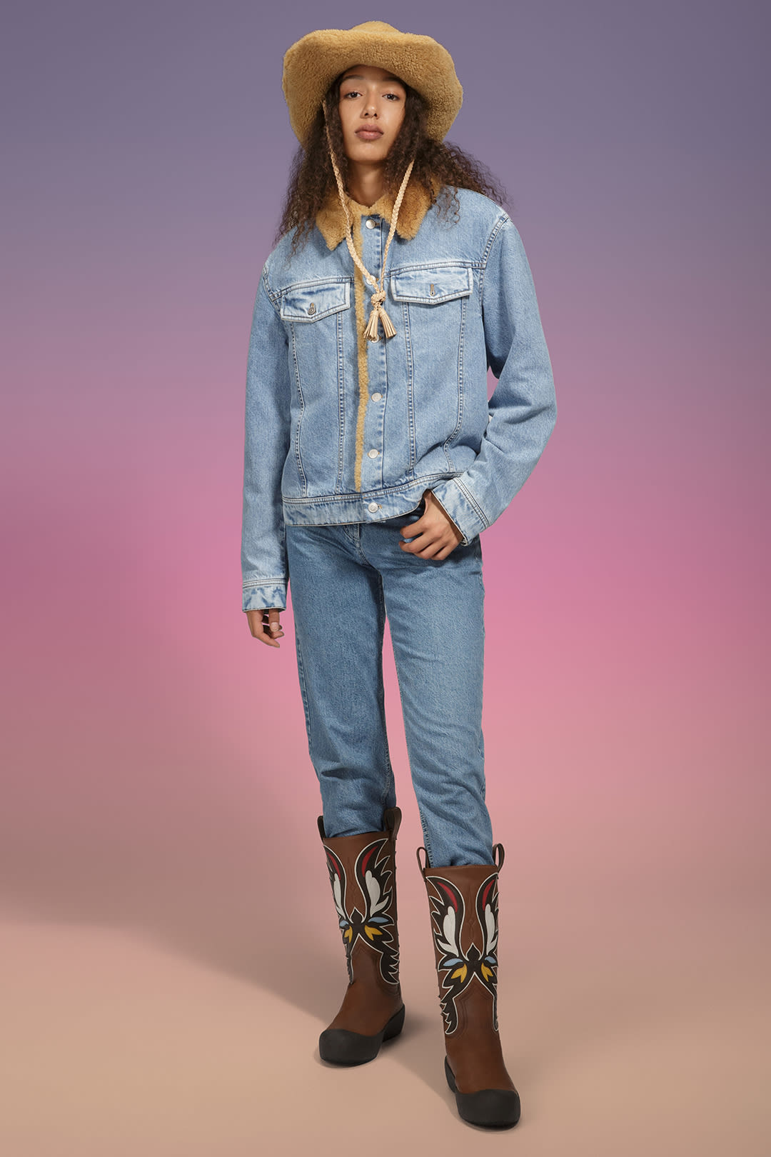 Bally Curling胶囊系列：冬季雪地鞋履及成衣