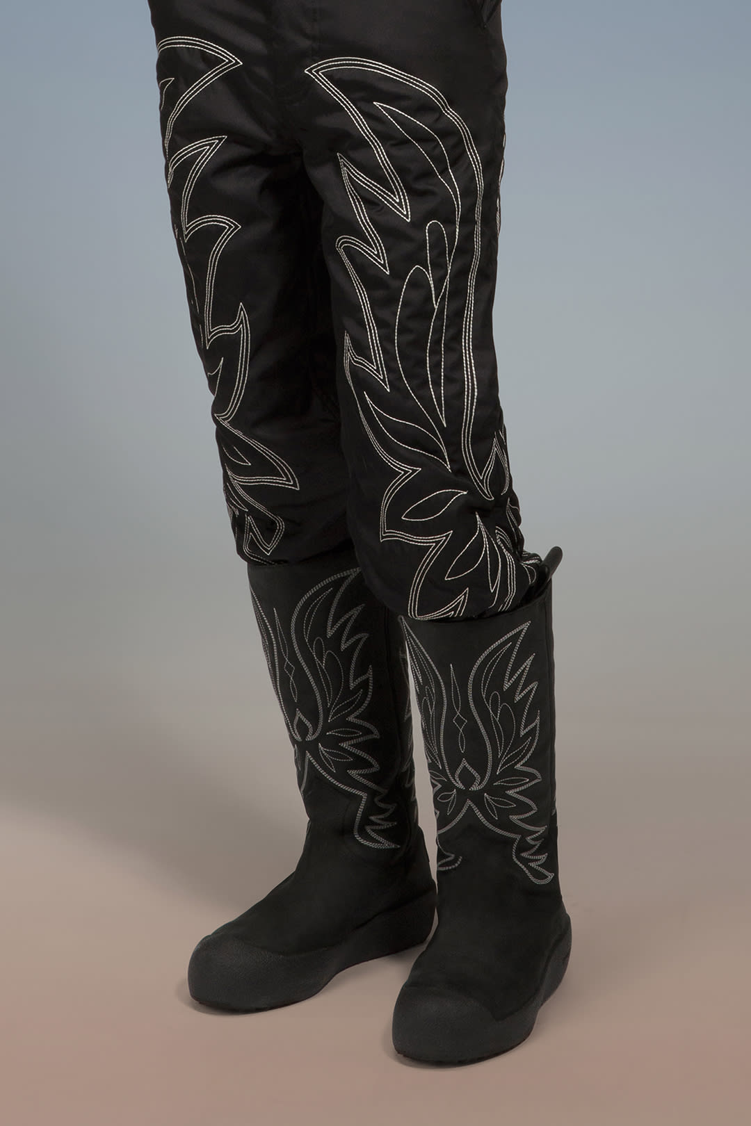 Bally Curling胶囊系列：冬季雪地鞋履及成衣