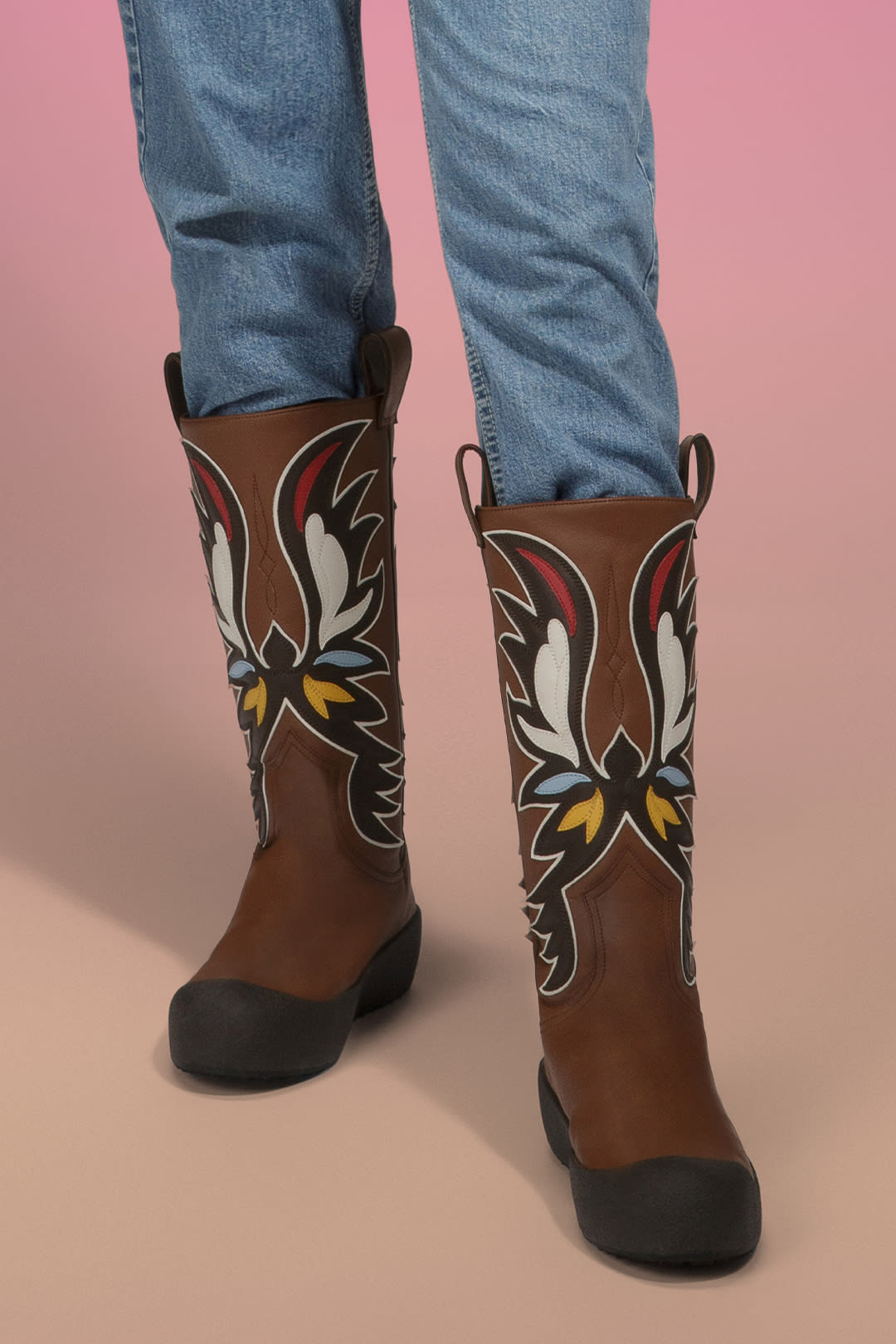 Bally Curling胶囊系列：冬季雪地鞋履及成衣