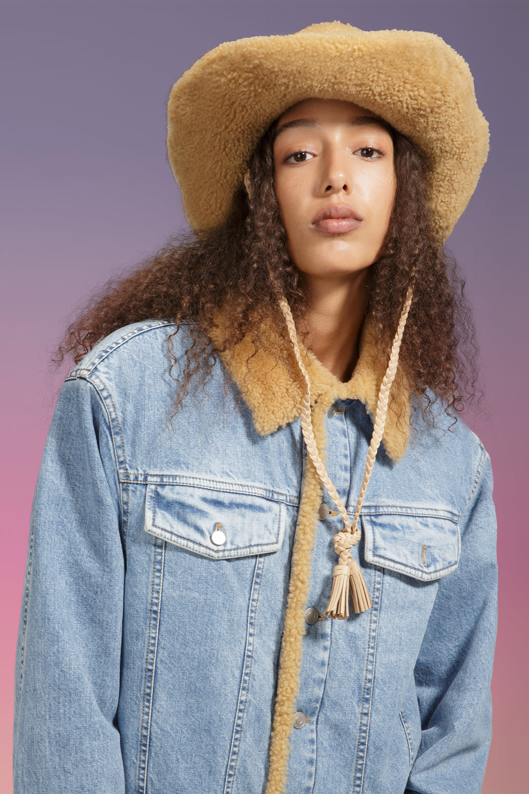 Bally Curling胶囊系列：冬季雪地鞋履及成衣