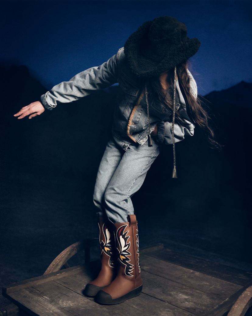 Bally Curling胶囊系列：冬季雪地鞋履及成衣