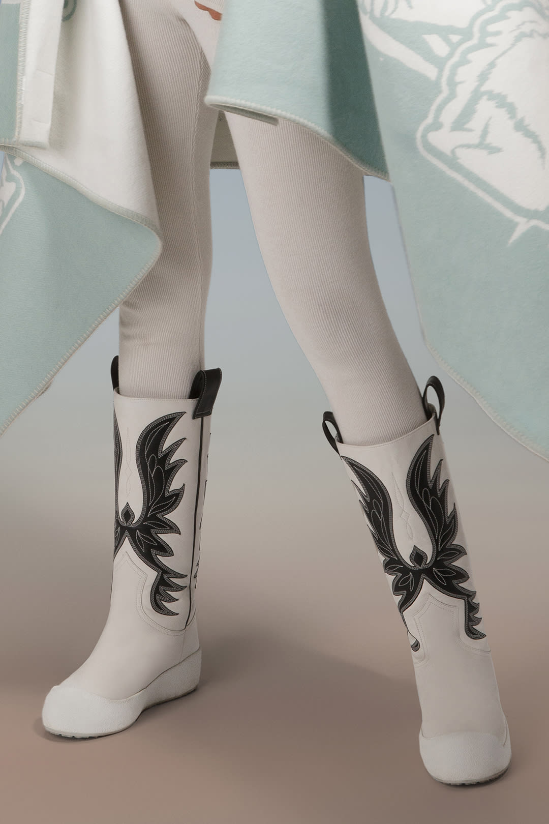 Bally Curling胶囊系列：冬季雪地鞋履及成衣