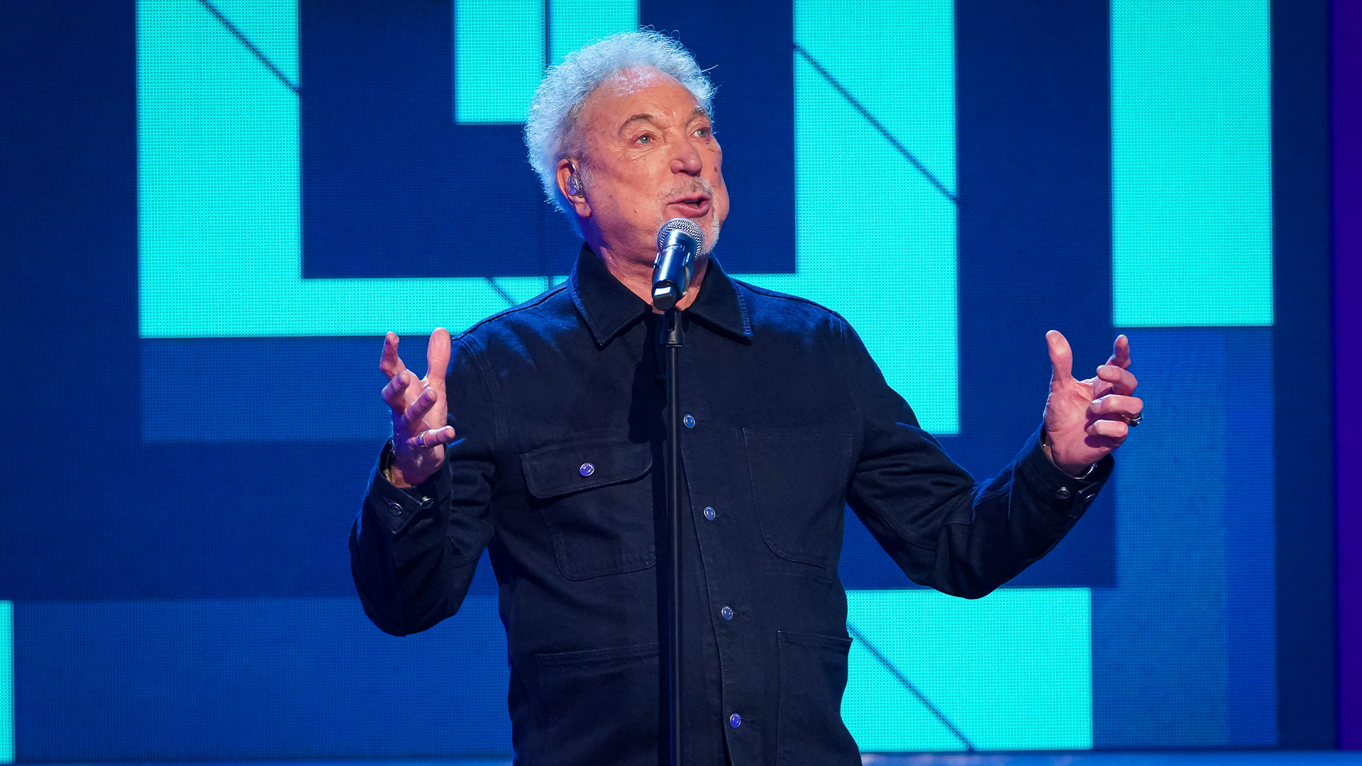 Sir Tom Jones Opens the Show with 'No Holes In My Head'! | Saturday ...