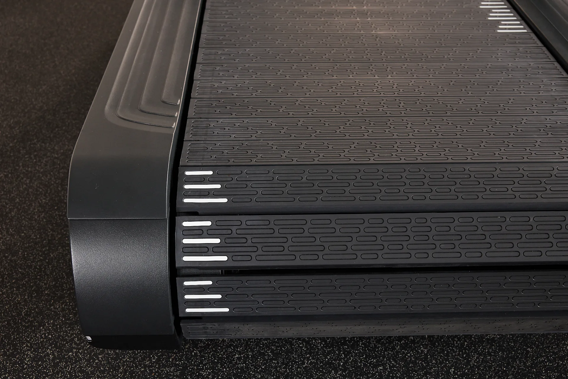 Precor Slat-Belt Treadmill Offers Premium Performance for Commercial Gyms