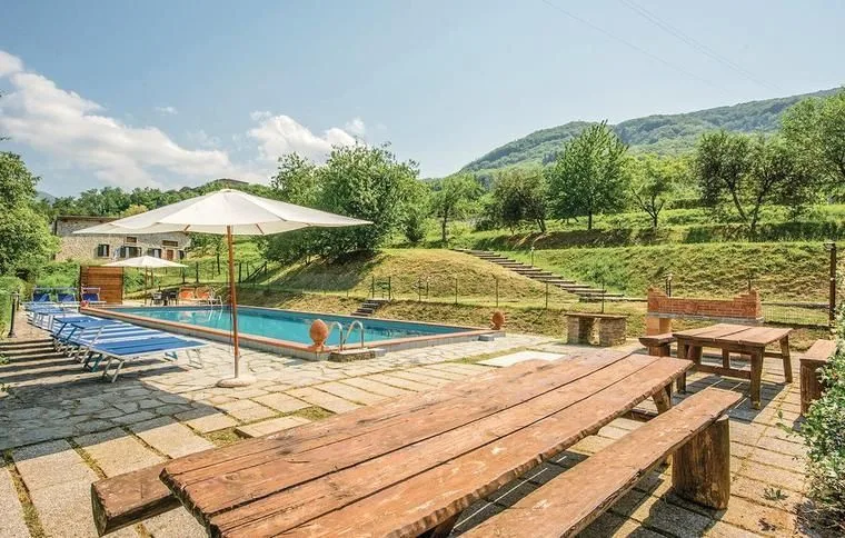 Domy i apartamenty wakacyjne w Camporgiano | Novasol