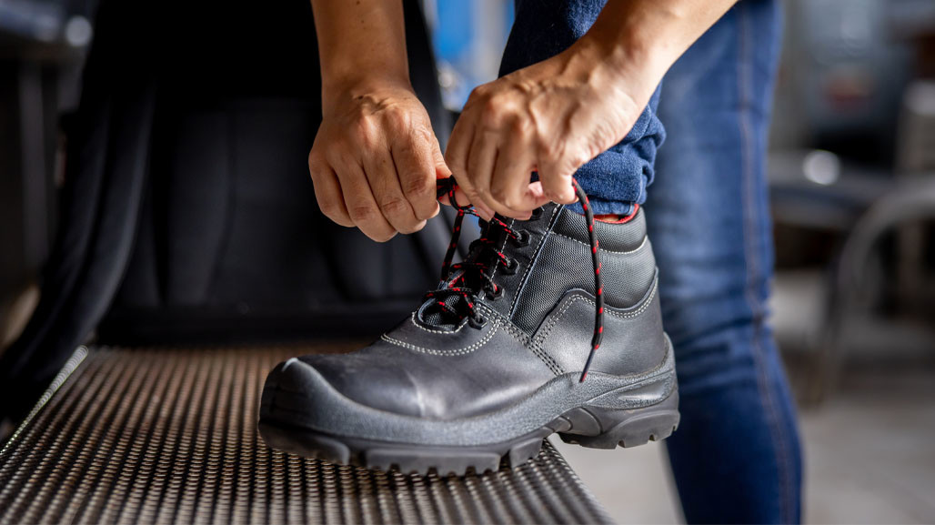 Composite Toe vs. Steel Toe Safety Boots: Complete Comparison Guide ...