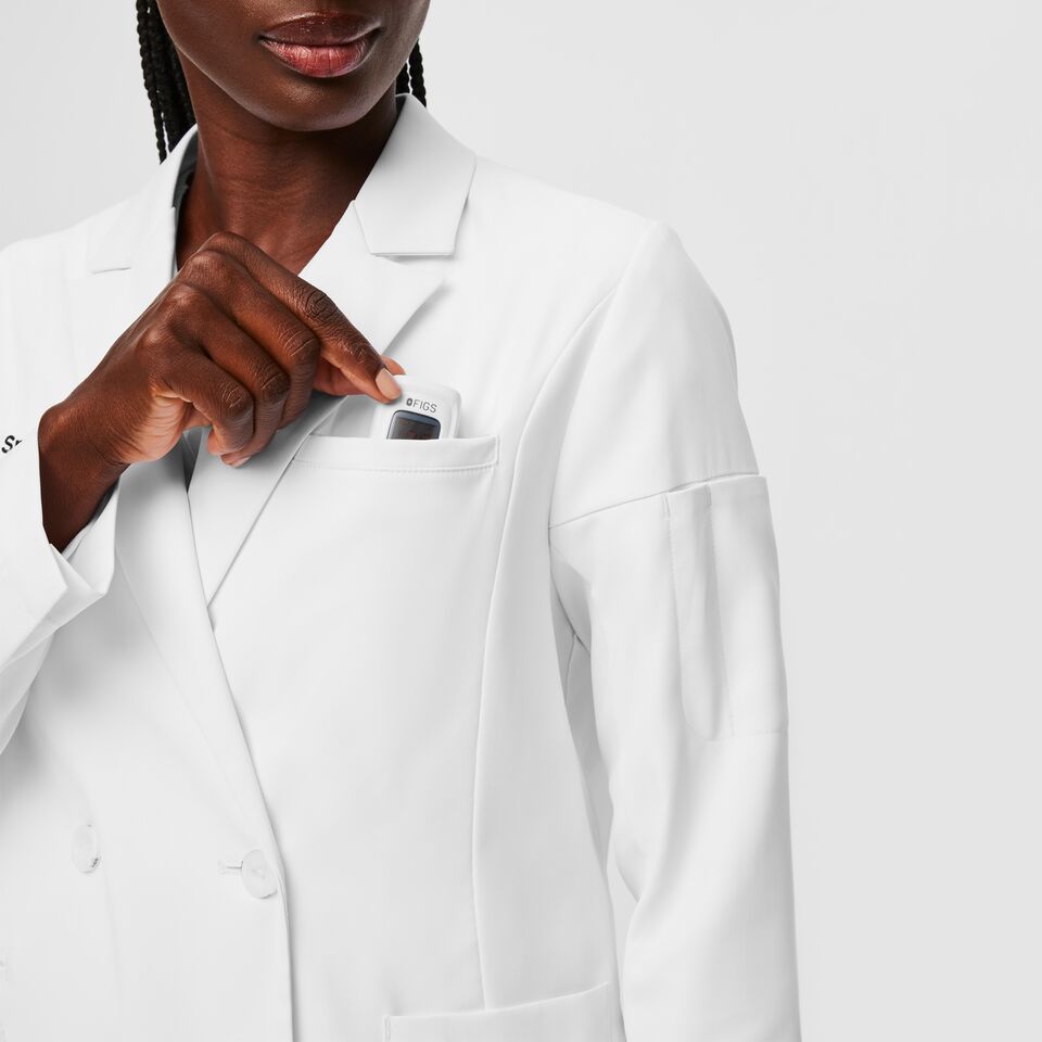 Women’s Double Breasted Lab Coat - Blanco Óptico · FIGS