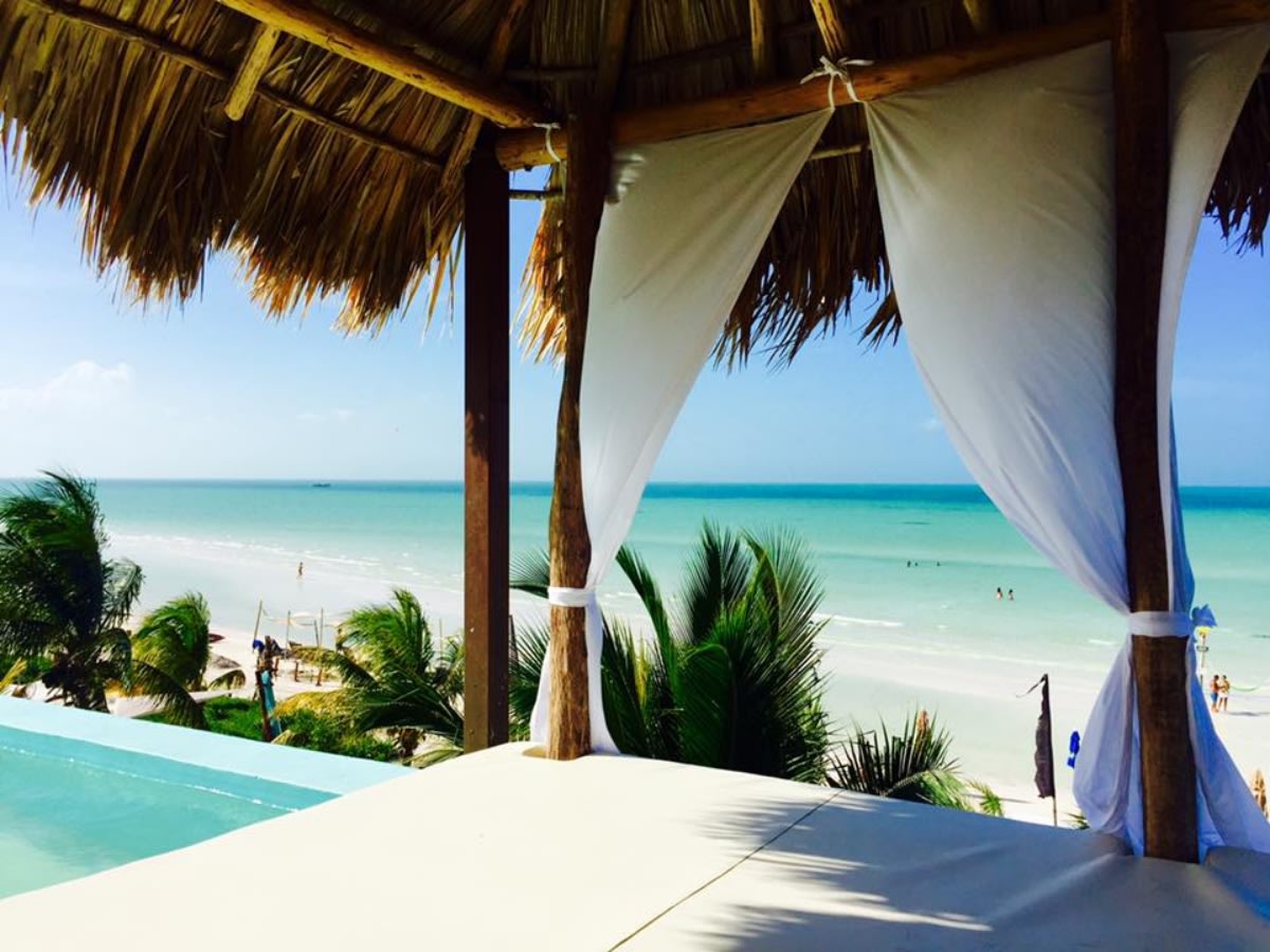ALMA Bar Holbox