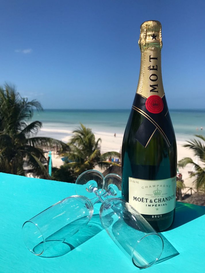 ALMA Bar Holbox