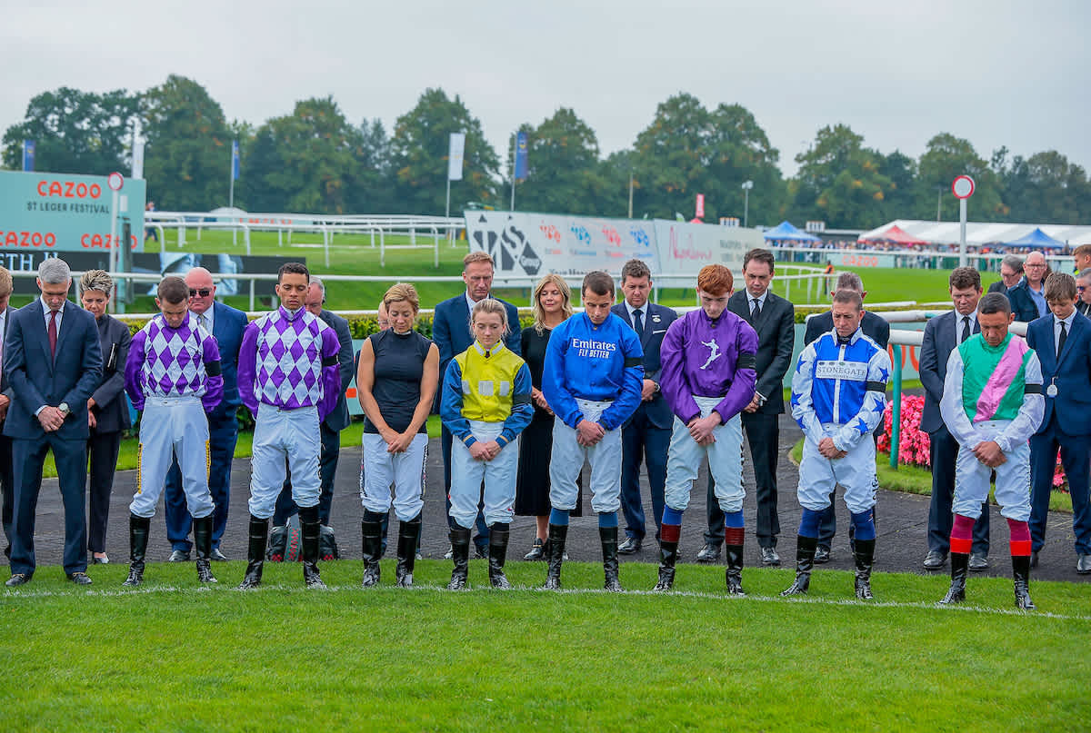 Racing pays its respects to the Queen at Doncaster