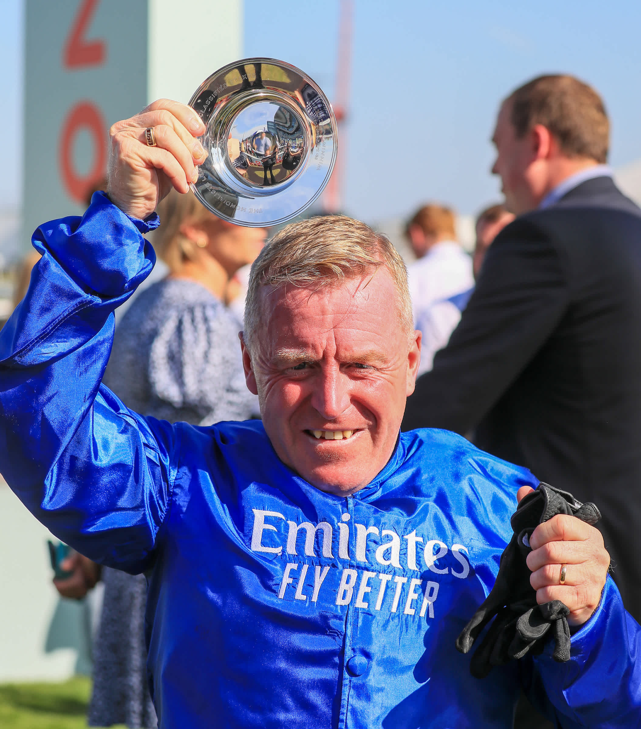 "Over the moon" Gary Bardwell bags Leger Legends prize