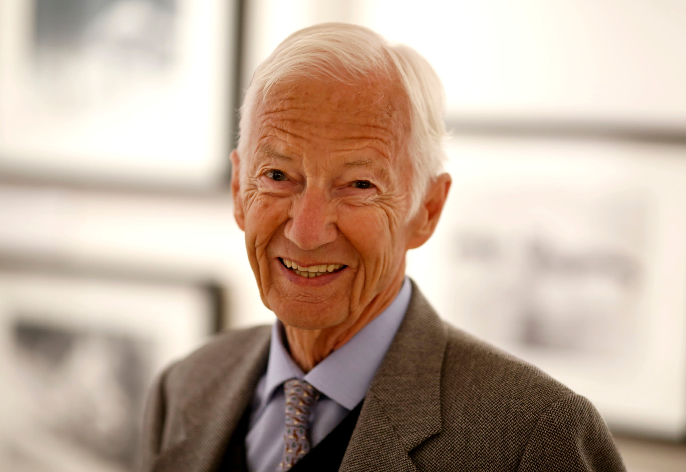 Legendary jockey Lester Piggott dies at the age of 86