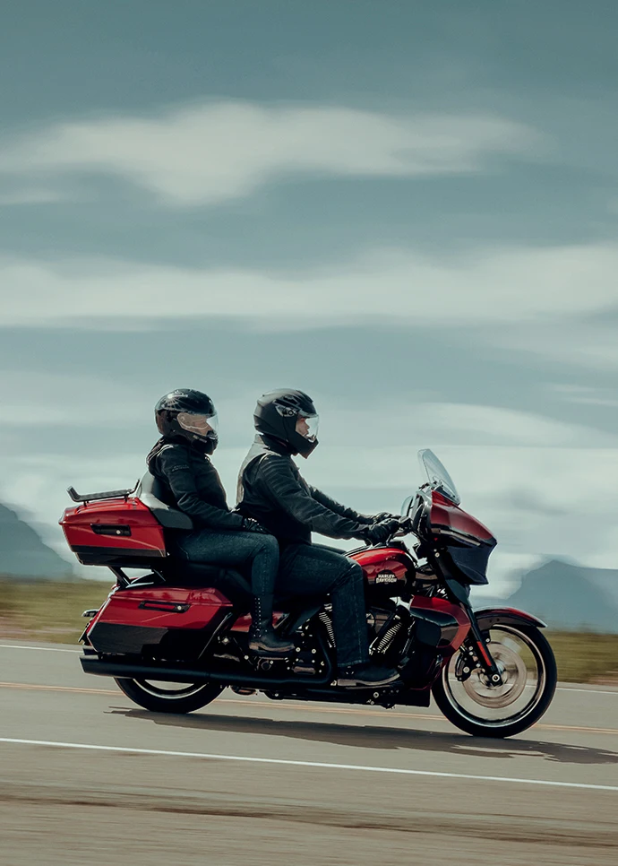 2025 Street Glide Ultra Motorcycle | Harley-Davidson USA