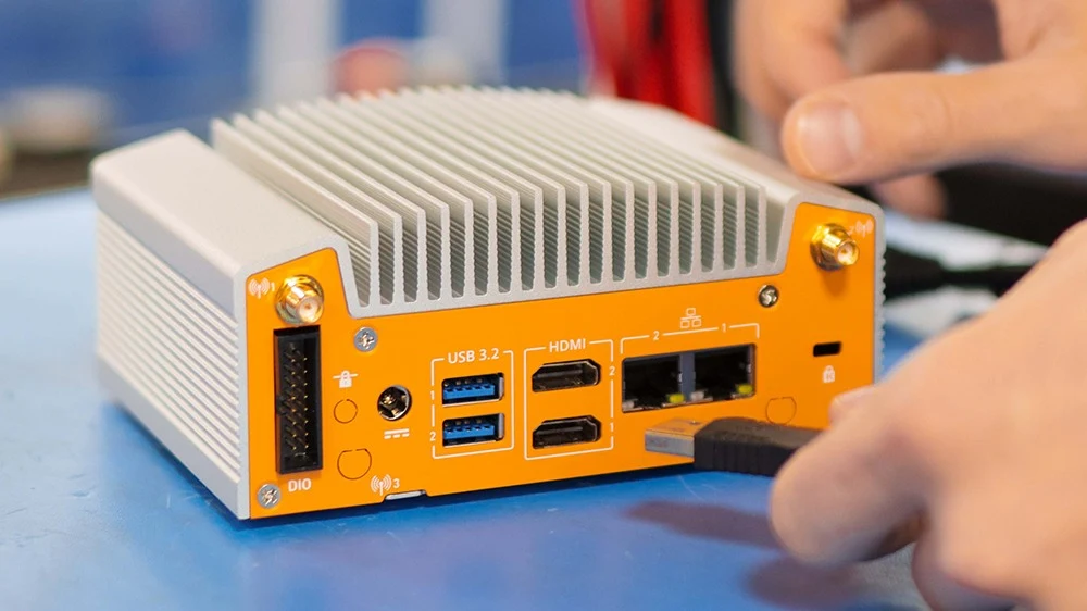 ML100G-54-Overview-02.jpg?fm=webp