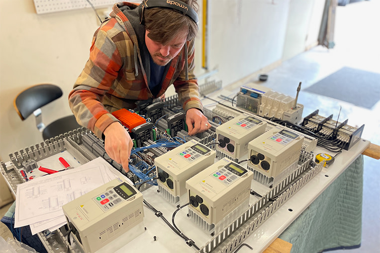 Case Studies: Reducing Production Bottlenecks with Rigorous Technology