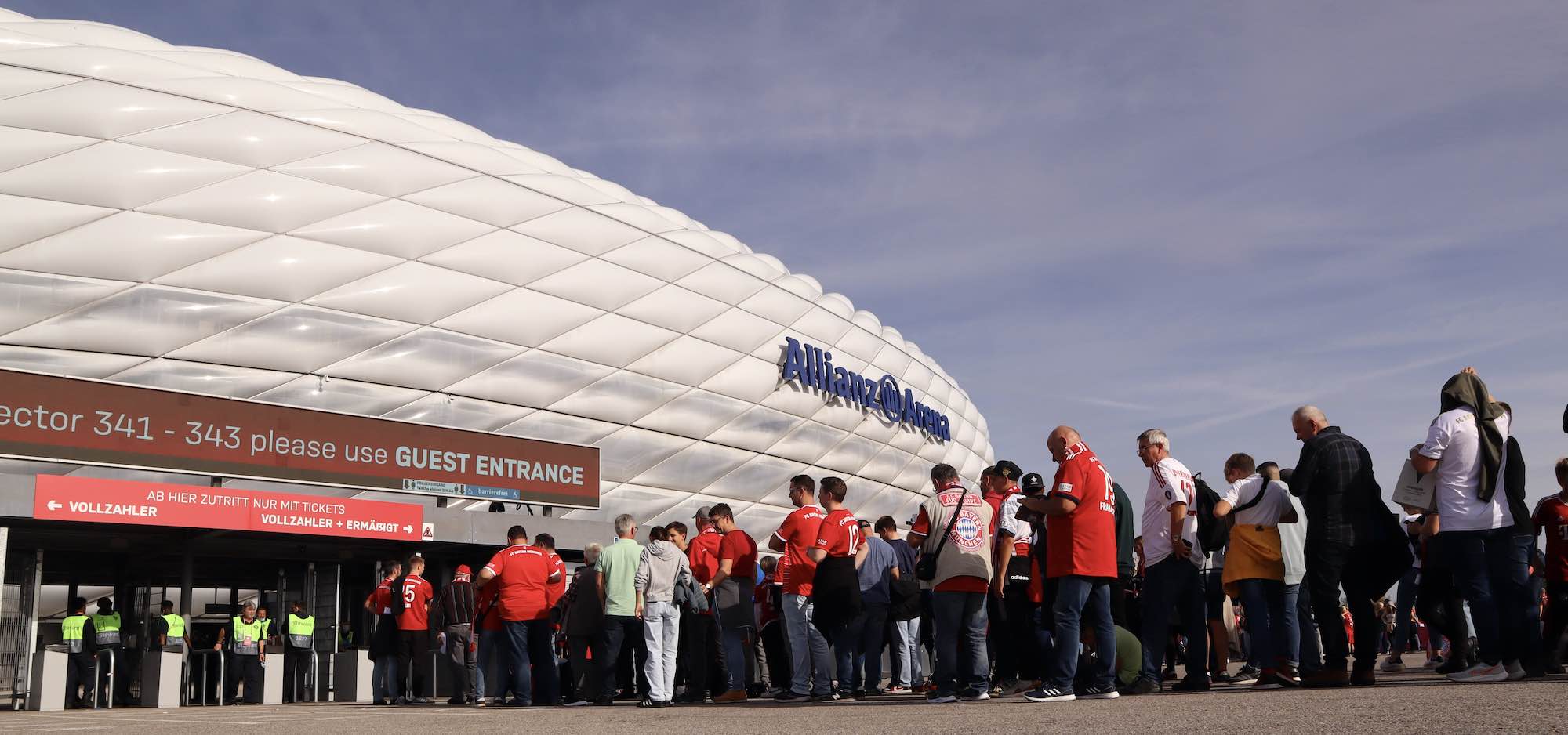 Vier digitale Trends für kürzere Wartezeiten im Stadion | SPOBIS