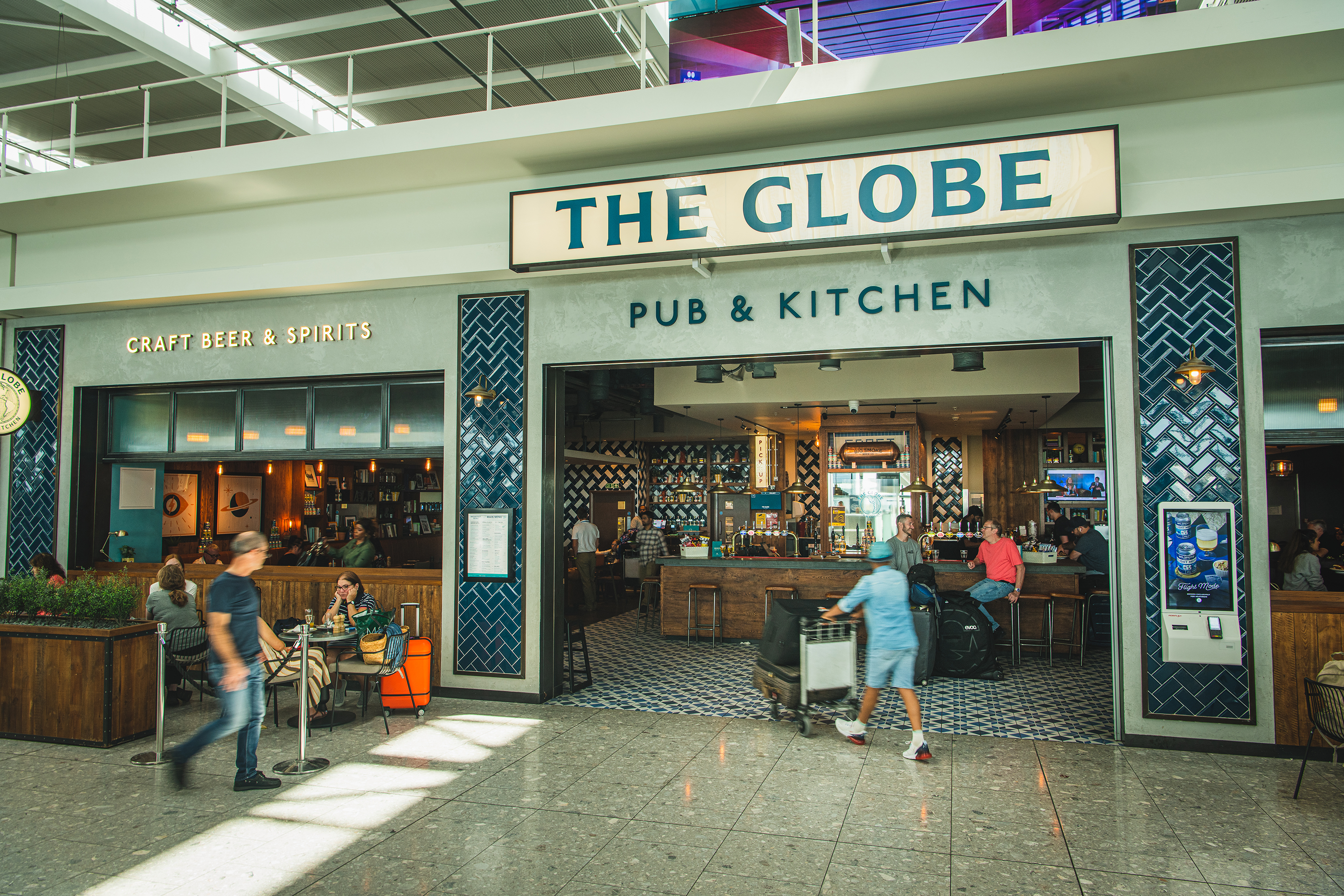 The Globe Pub & Kitchen LHR AIRPORT 第5ターミナル ロンドン・ヒースロー空港(London ...