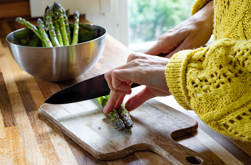 What Foods (Besides Asparagus) Make Your Pee Smell and Wh... | theSkimm