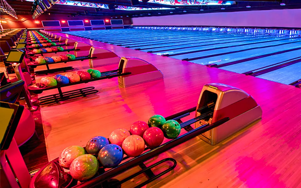 Bowling Alley, Party Venue & Sports Bar | Lucky Strike