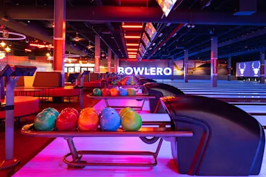 Bowling Alley, Sports Bar, Event Space, & More | Bowlero Glendale