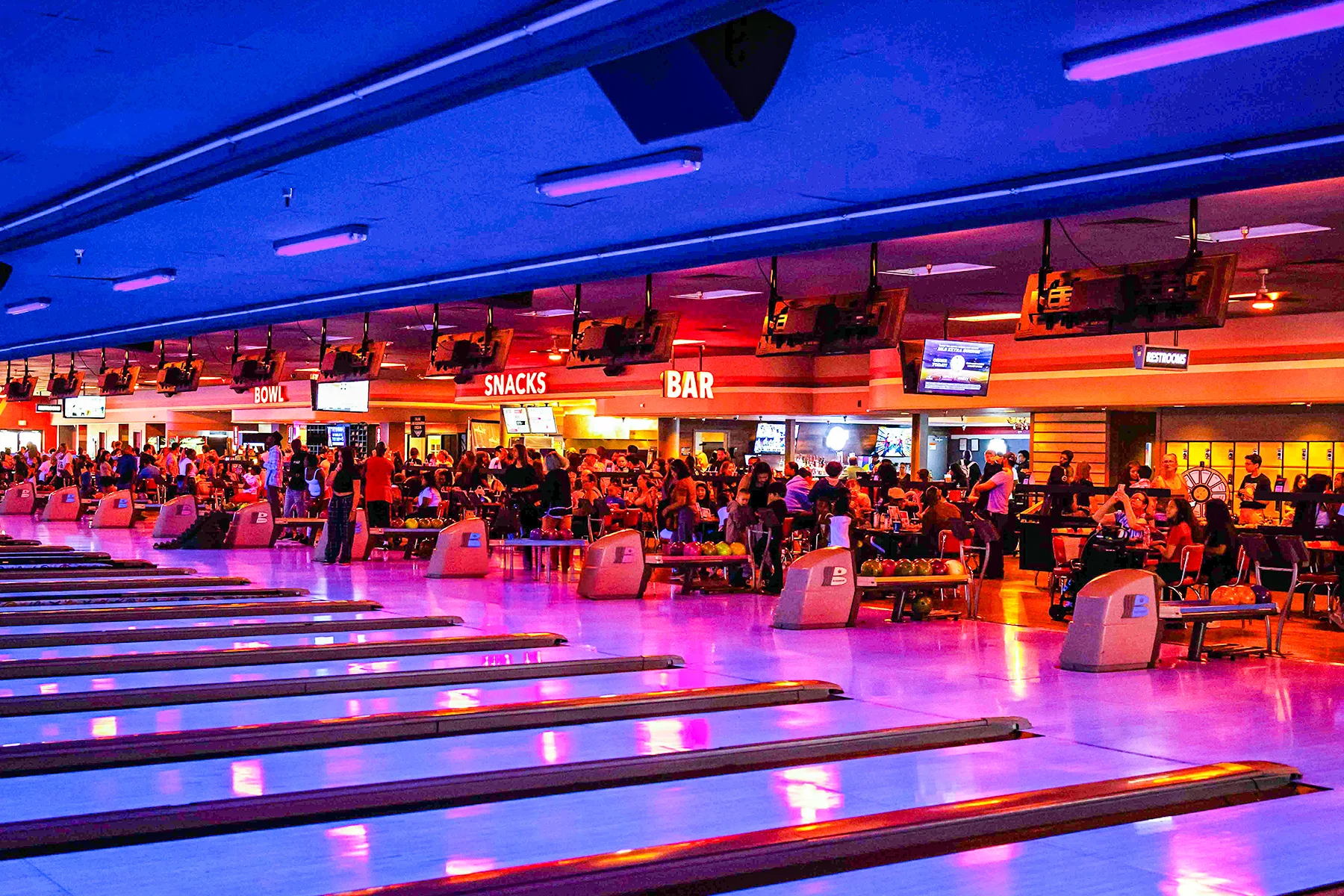 Bowling, Arcade, Sports Bars & More | Bowlero Palmdale