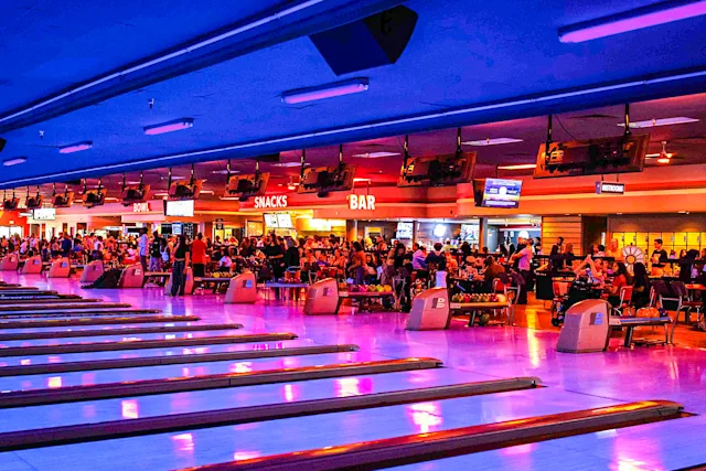 Bowling, Arcade, Sports Bars & More | Bowlero Palmdale