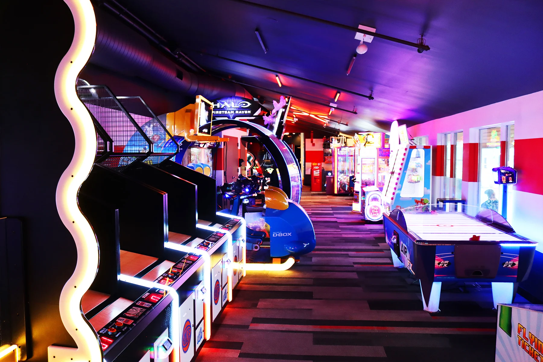 Bowling Alley & Entertainment in New York | Lucky Strike Chelsea Piers
