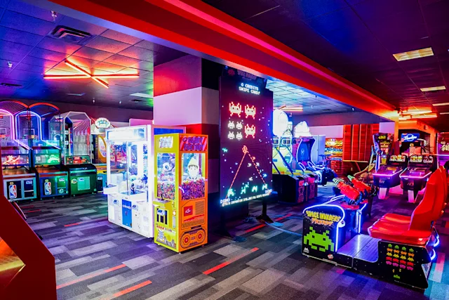 Bowling Alley, Sports Bar, Event Venue, & More | Bowlero Garland