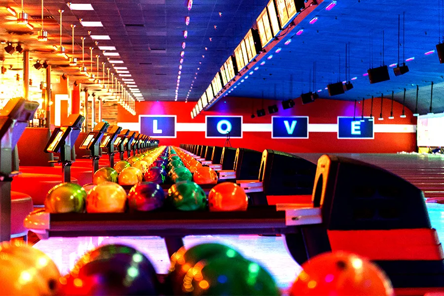 Bowling, Arcade, Sports Bar, & More | AMF Rose Bowl Lanes