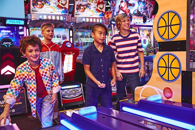 Bowling Alley, Sports Bar, Event Venue, & More | Bowlero Richmond