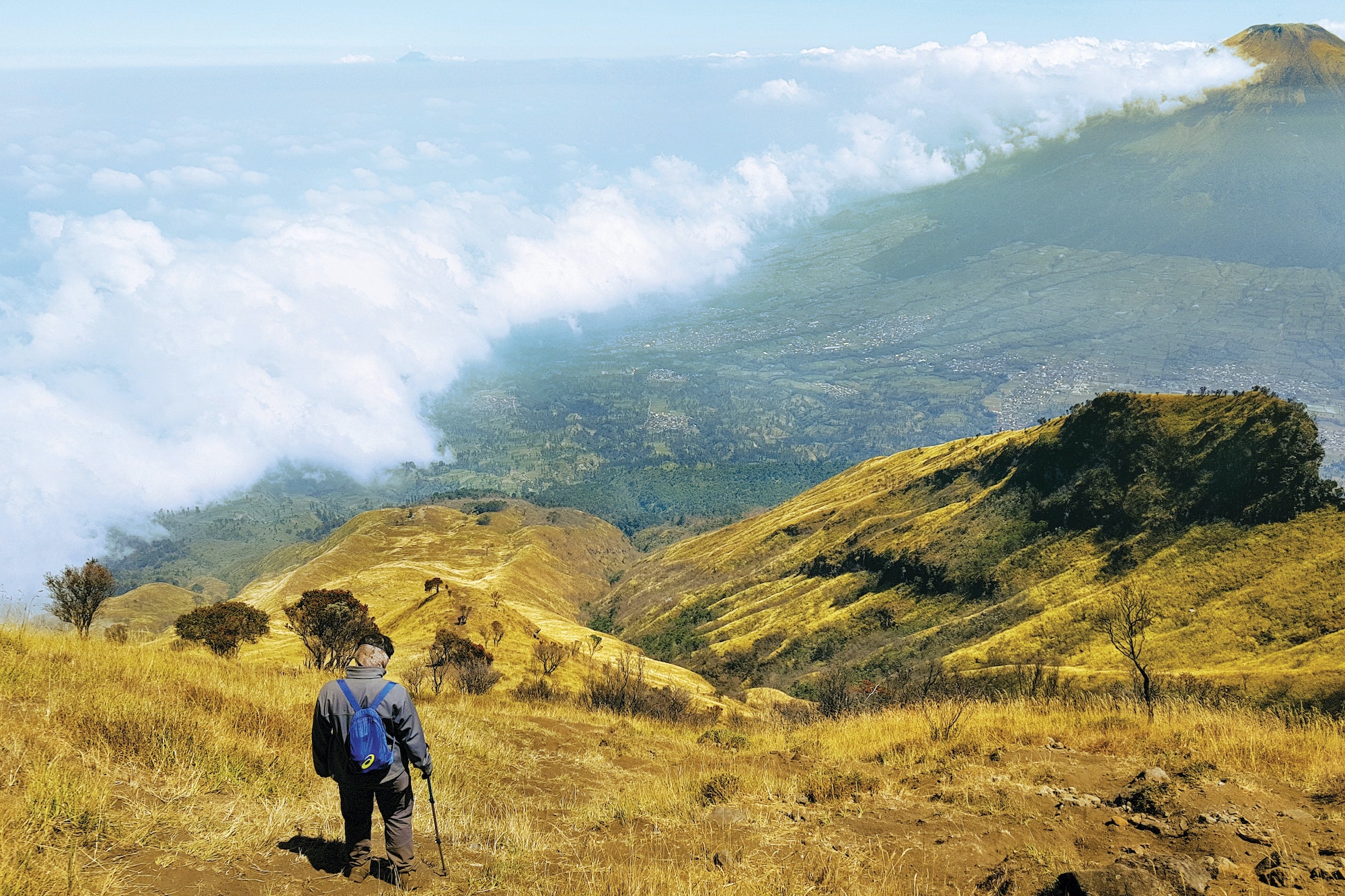 10 Gunung Tempat Hiking Populer di Indonesia - Klook Travel Blog