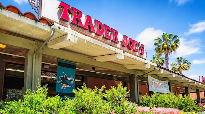 Trader Joe’s Cashiers Help Calm Toddler Mid-Tantrum