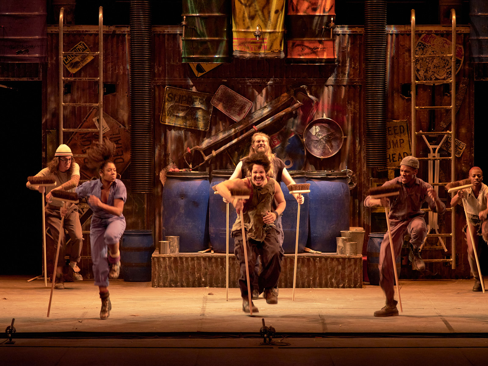 STOMP at State Theatre New Jersey tickets | New York Theatre Guide