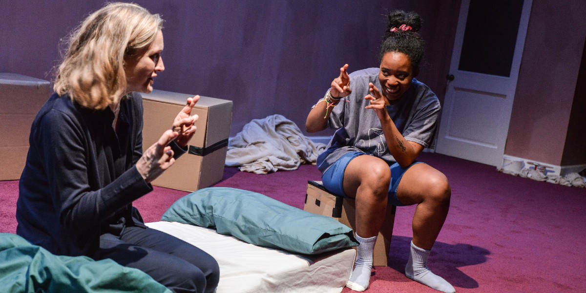 'Raya' is 'beautifully acted' at Hampstead Theatre | London Theatre