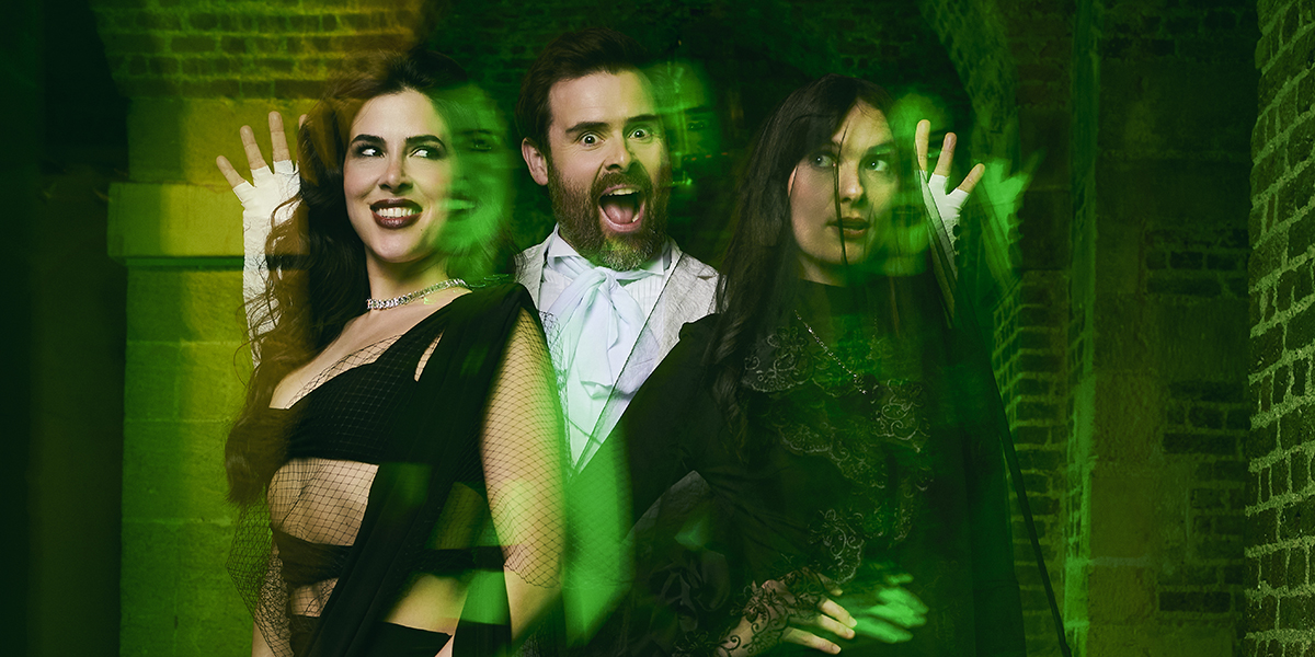 The 'Beetlejuice' cast are having the time of their (after) life ...