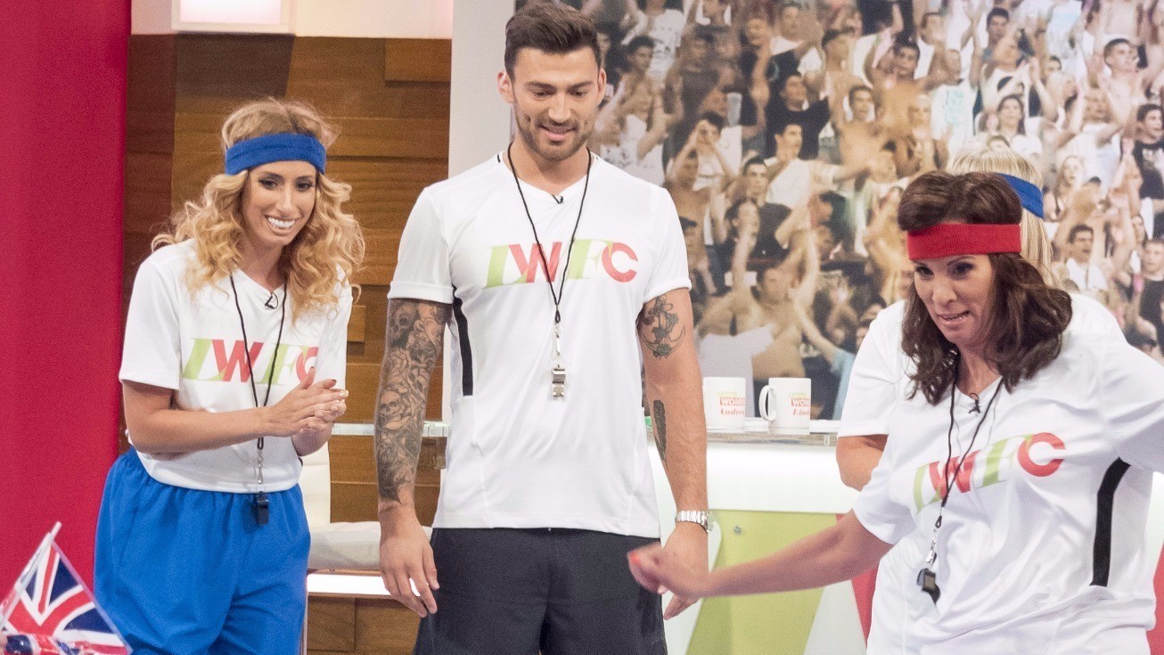 Jake Quickenden wears heels for keepy-uppy dare! | Loose Women