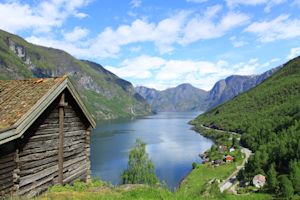Norwegian Coastal voyage & Norway in a Nutshell® tour | 50 Degrees North