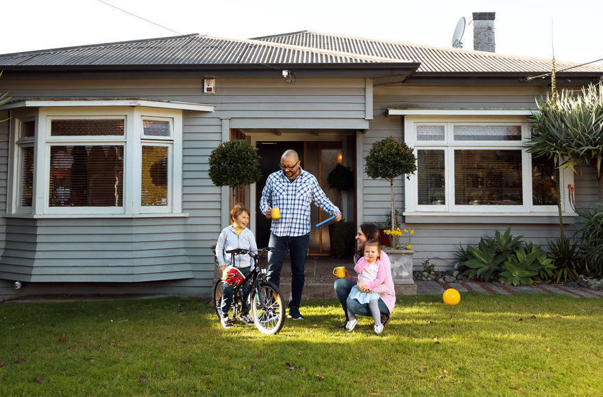 Combine home & contents insurance and save | AA Insurance