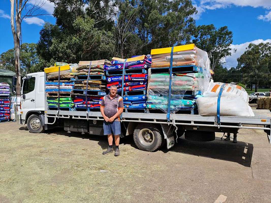 Generosity Feeds Stock During Floods | The Hawkesbury Phoenix ...