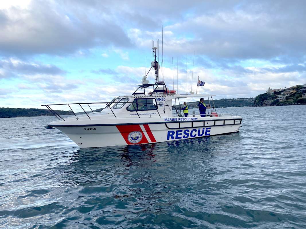 Marine Rescue Middle Harbour Crew Assists With Rescue Of Two People ...