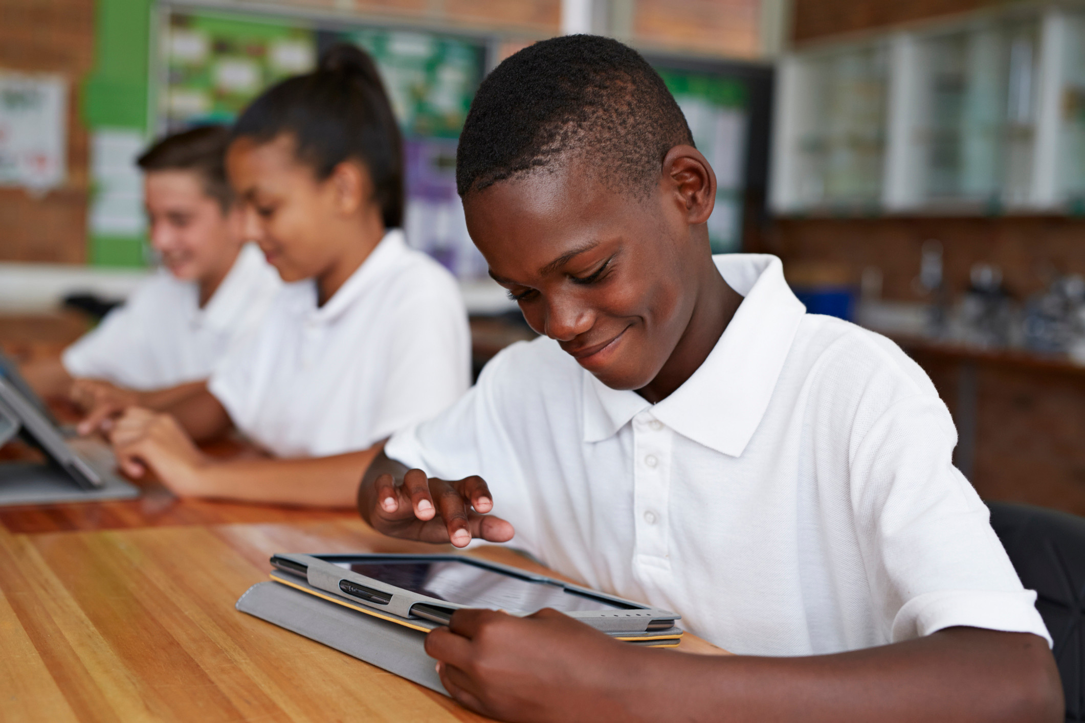 How Can Universal Internet Access Be Achieved by 2030?