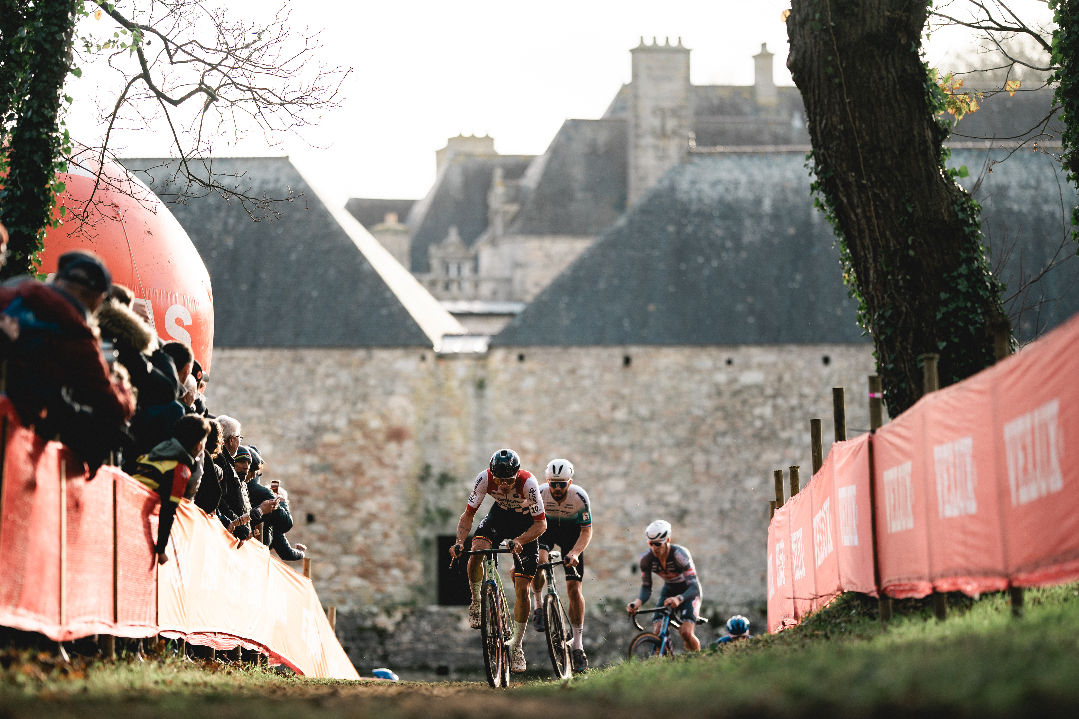 Coupe du Monde Cyclo-cross UCI 2025-2026 : Nys et Van Alphen en tête | UCI