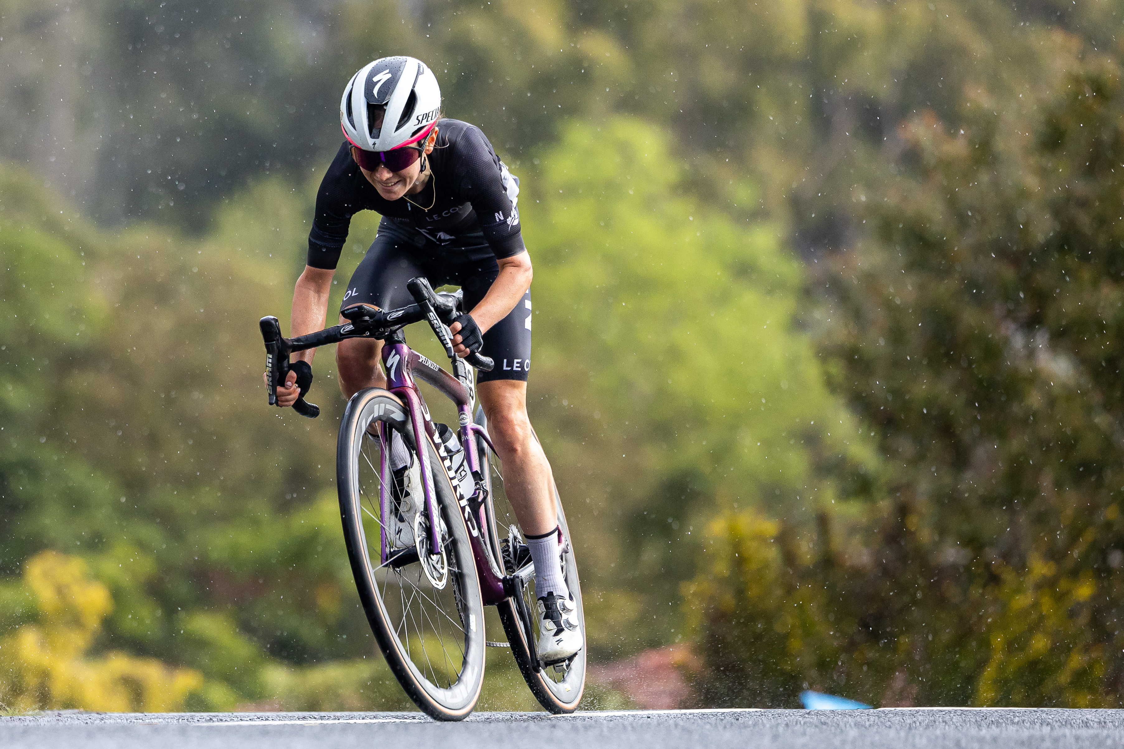 Globe Riders: the New Zealand Fisher-Black siblings in Europe | UCI